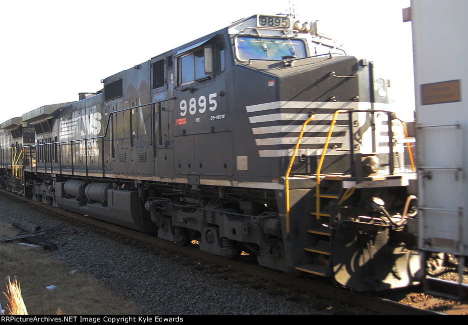 NS C40-9W #9895 on 290